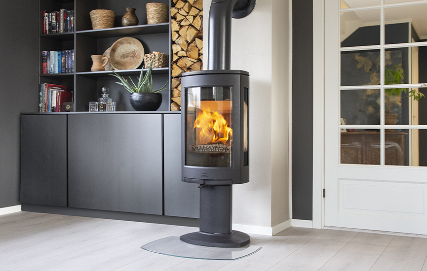 Från en stor gammal vedspis till en snygg modern kamin | Jotul